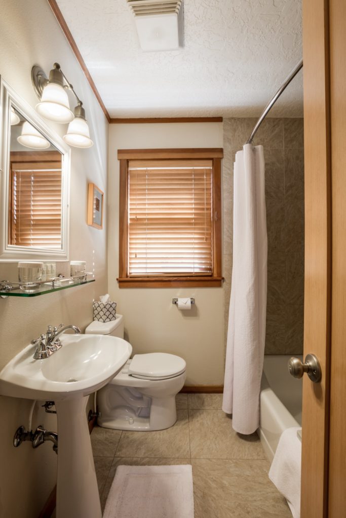 Oceanfront Suite 102 - Ocean Inn at Manzanita